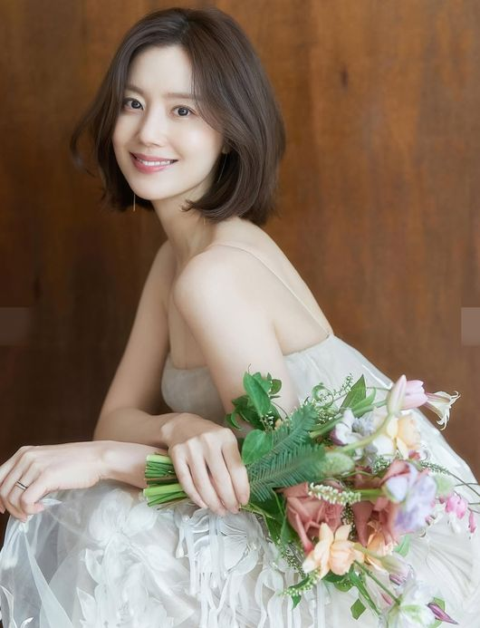Moon Chae-won to marry on June 28