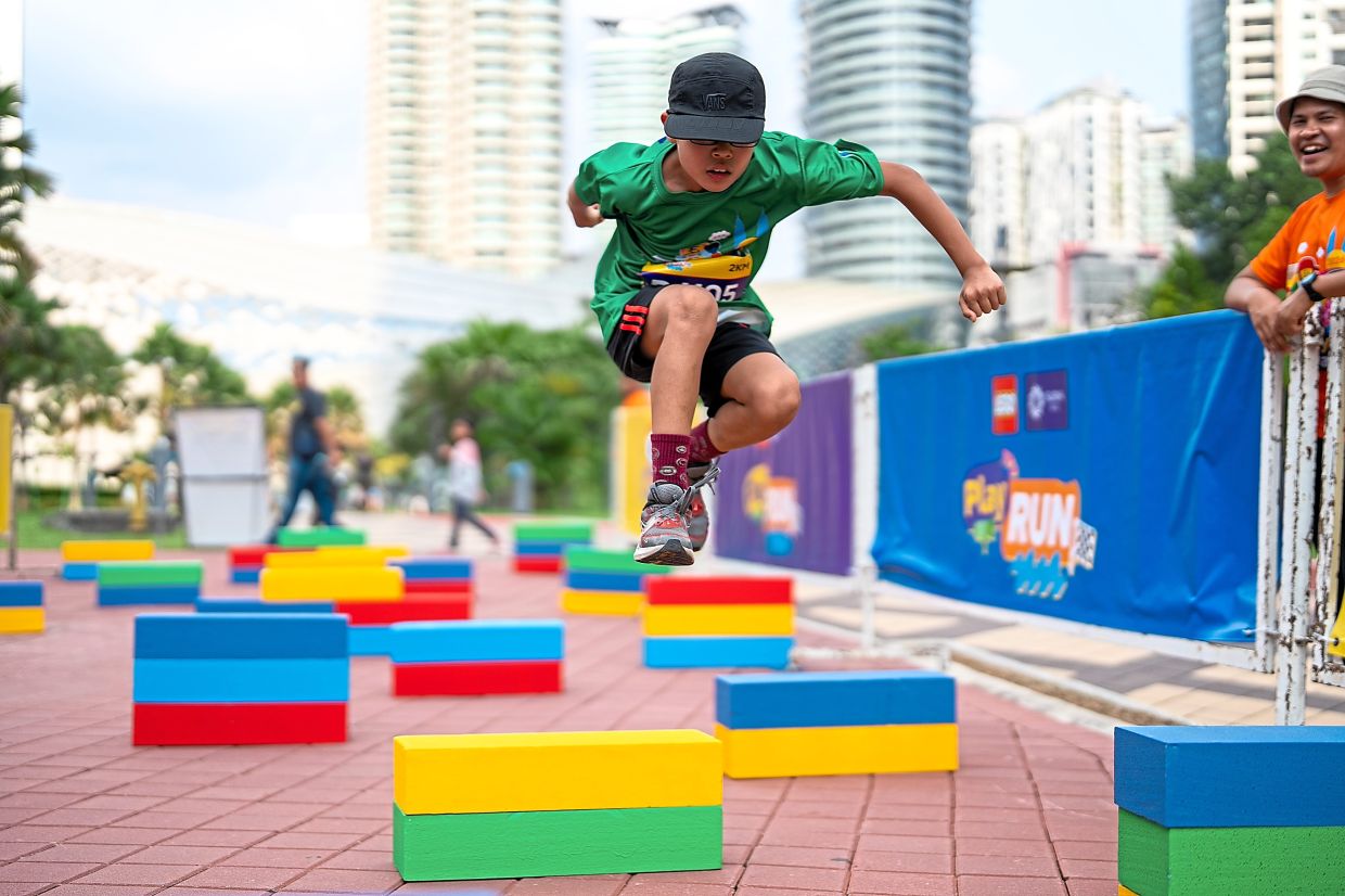 Thousands join experiential run