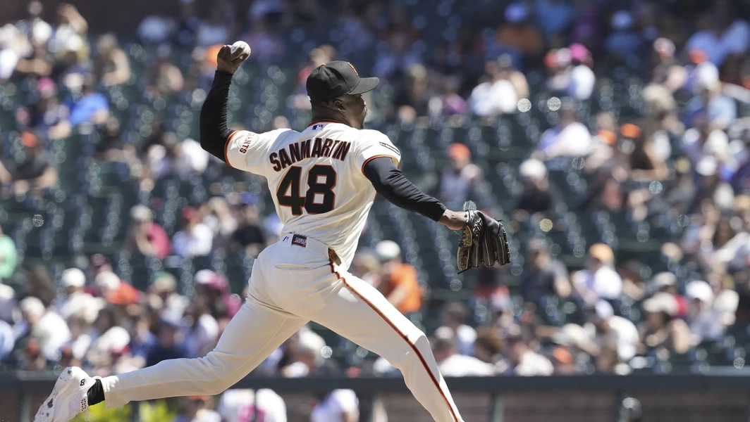 Giants shuffle roster, hand Whisenhunt season debut vs Braves