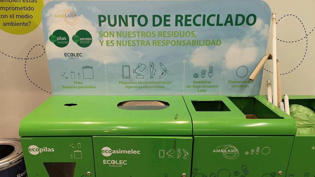 Recycling symbols that signal trash or special disposal