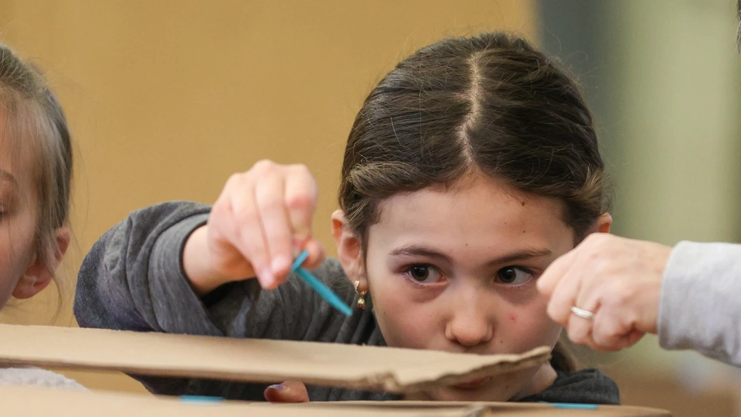 9 everyday objects kids love more than toys