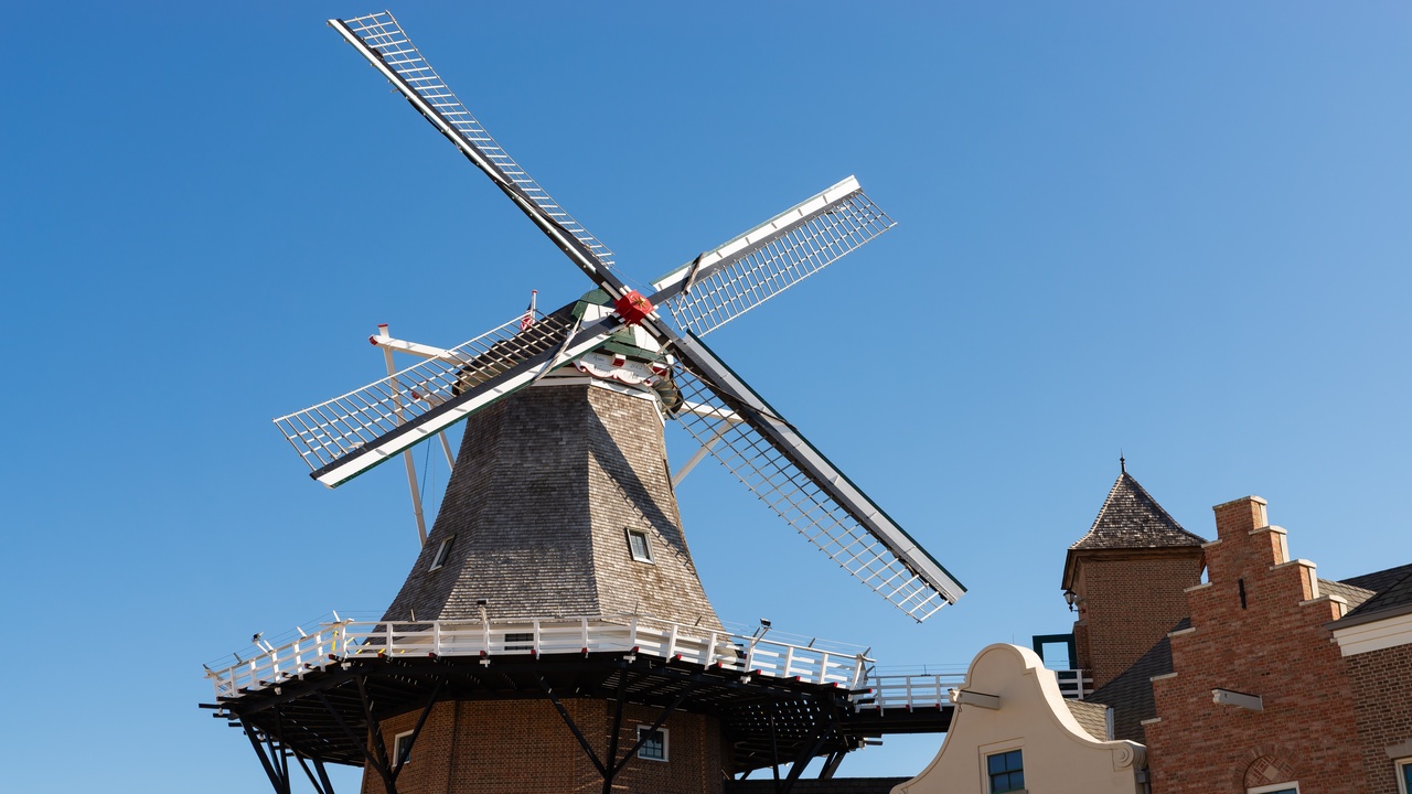 Why does this small Iowa town have canals, Dutch architecture, and a ...