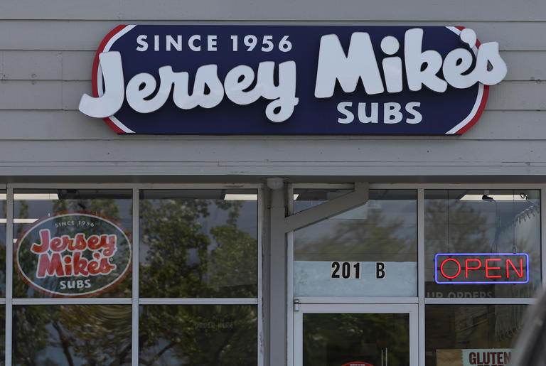 What chain is atop the fast-food world when it comes to customer ...