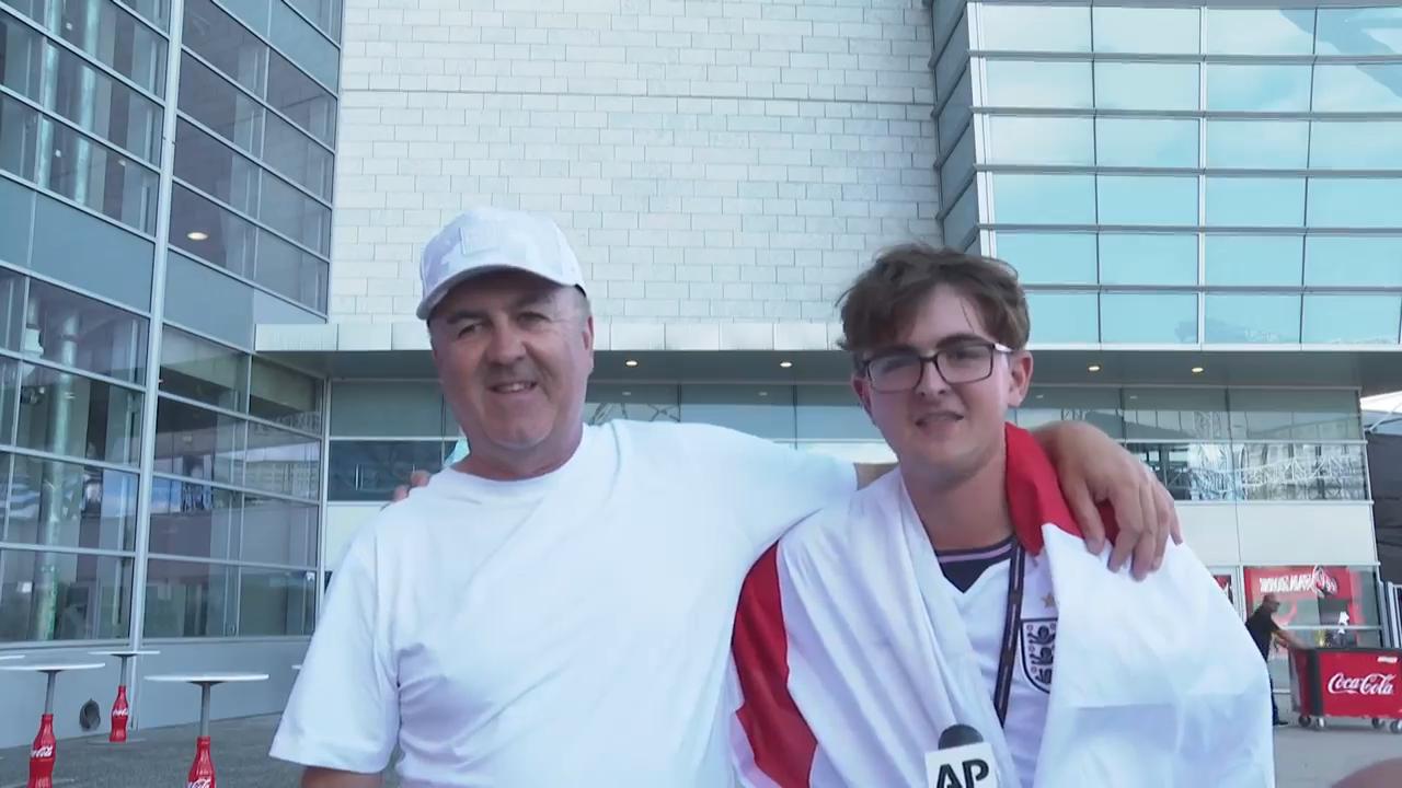 England fans rejoice after 4-2 win over Croatia in World Cup game