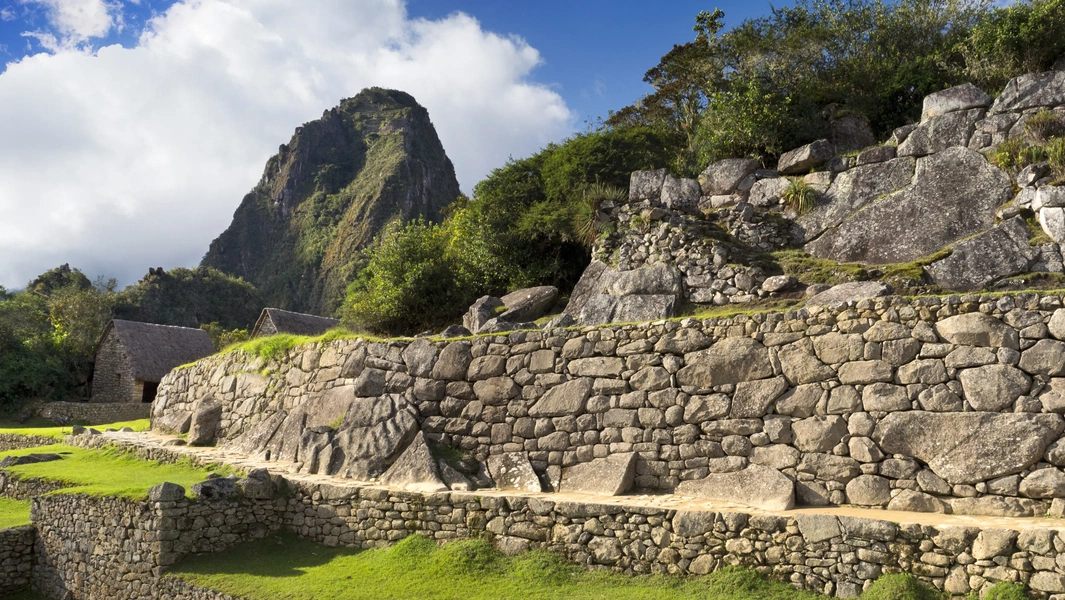18 iconic landmarks across the globe