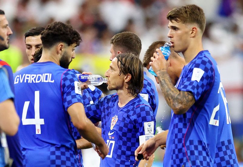 Soccer-fans boo hydration break during England-Croatia World Cup match