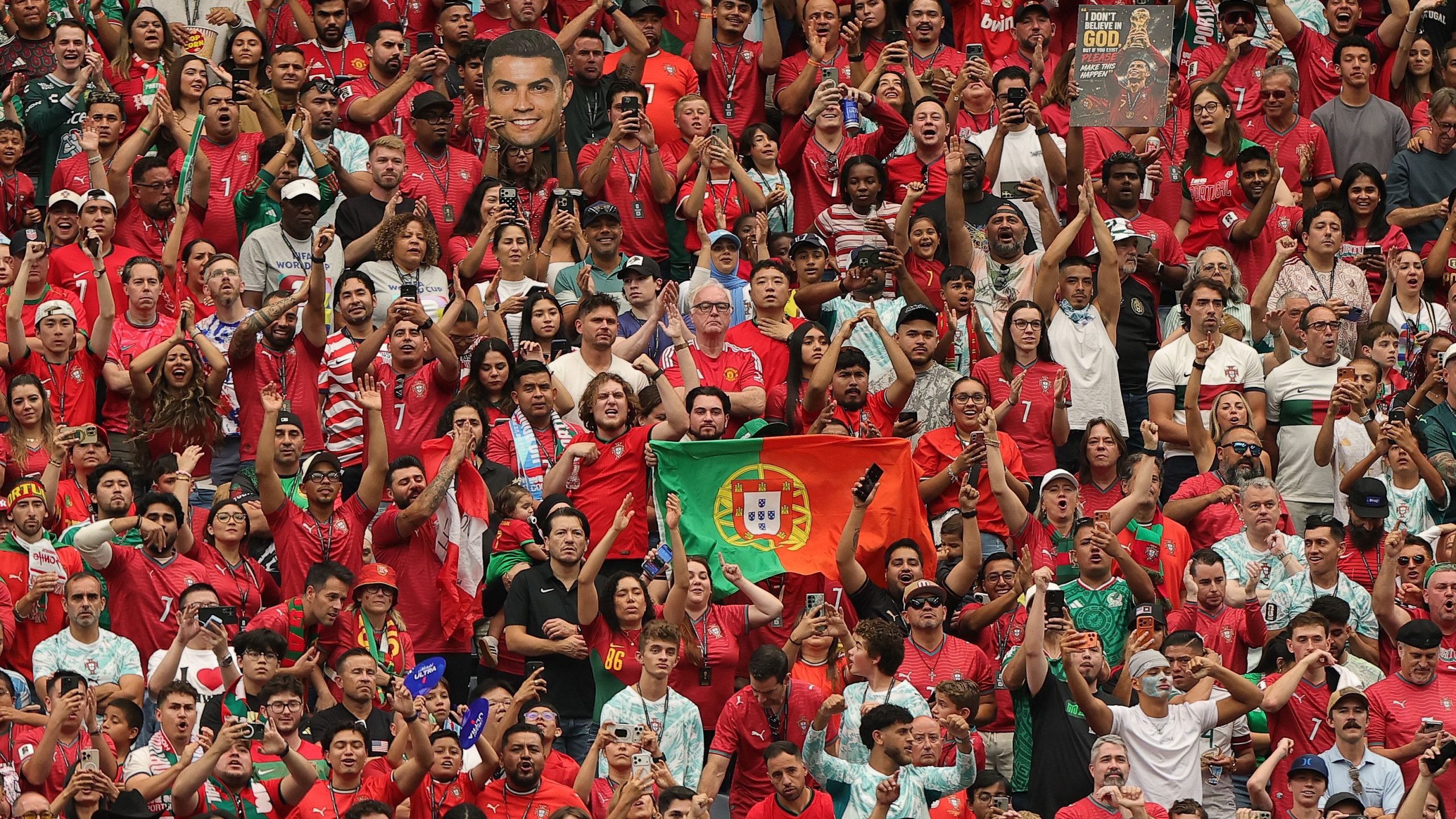 Cristiano Ronaldo walks off alone as team thanks fans after shocking DR ...