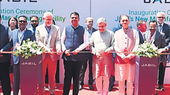 Fadnavis proposes freight rail corridor linking JNPT, Vadhvan ports ...