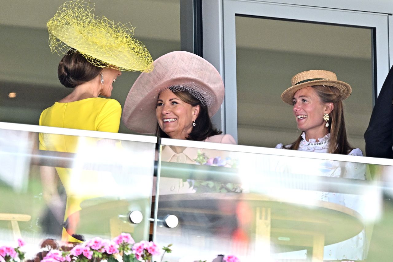 Kate Middleton meets up with mom Carole Middleton and sister-in-law ...