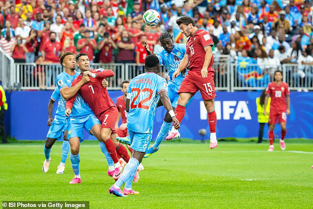 Ronaldo fails to silence critics after Messi masterclass and should ...