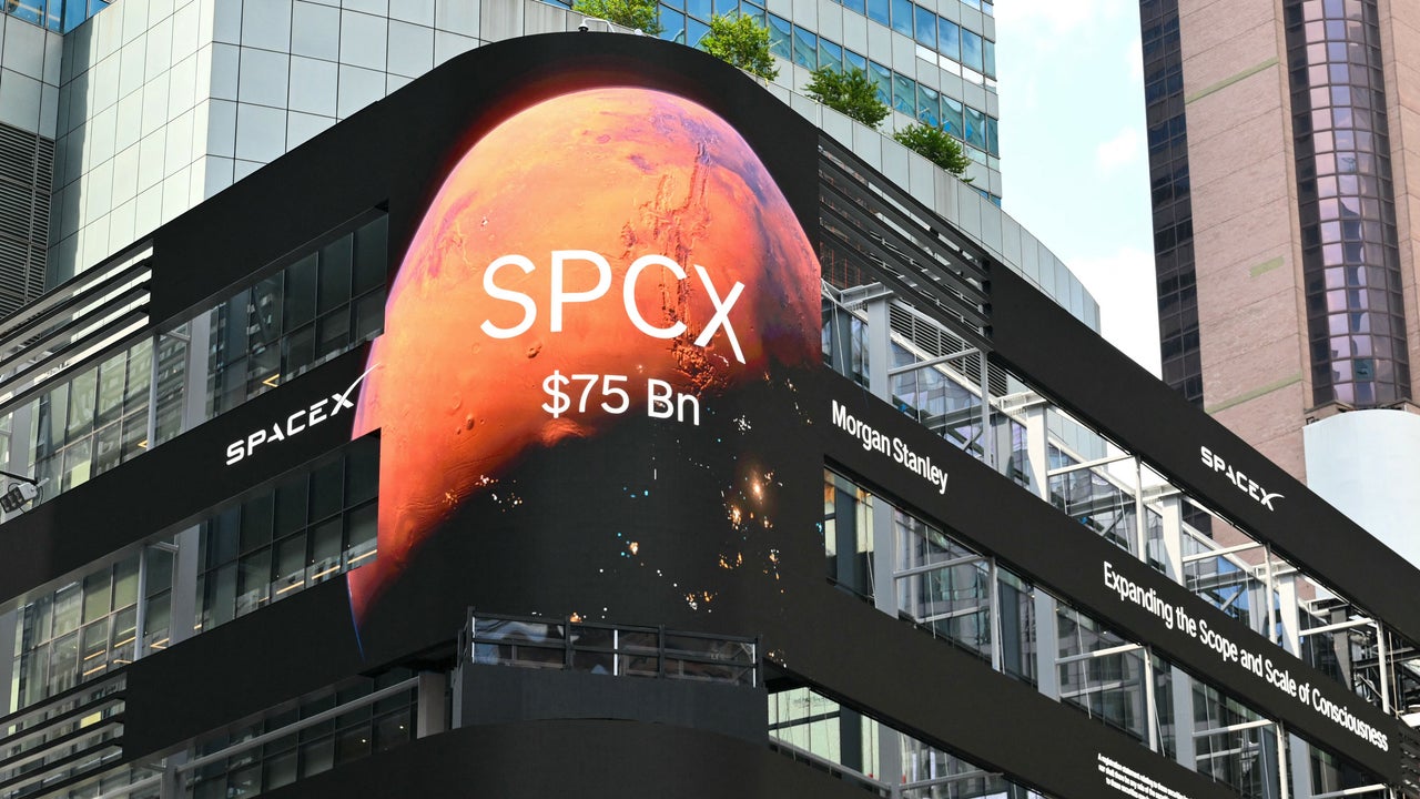 SpaceX is already worth more than Amazon. So why are analysts sounding ...