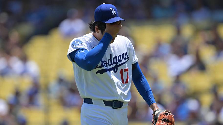 Dodgers' Shohei Ohtani walks off mound with bloody finger as struggles ...