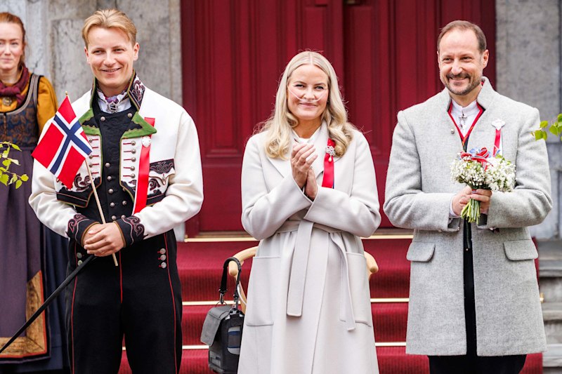 Crown princess’ family visit her in hospital after successful lung ...