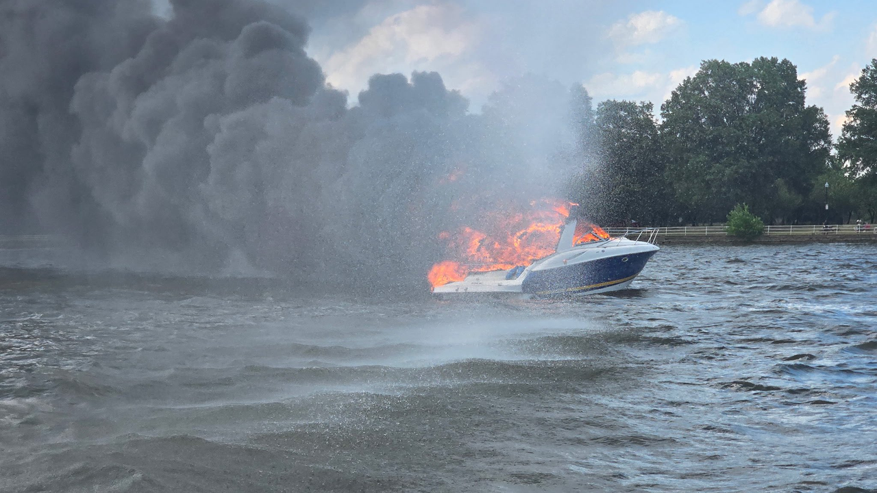 Boat catches fire in Potomac River: 5 rescued