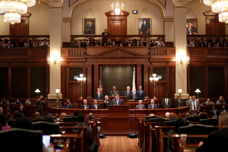 Illinois General Assembly approves legislation to update distracted ...