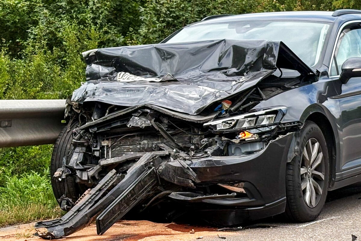 Unfall auf A61: Ein Man schwer verletzt, Vollsperrung und Stau