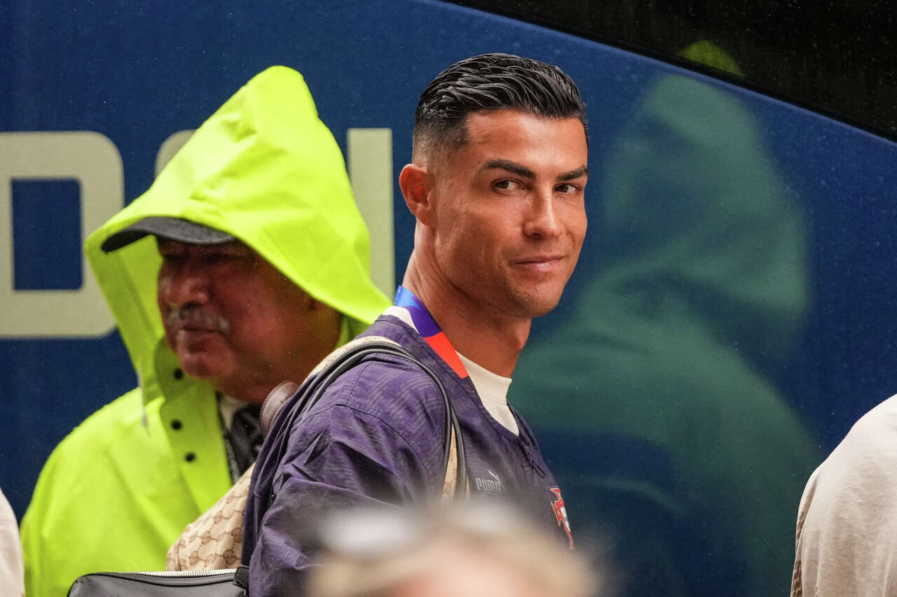 Hundreds of World Cup fans send off Portugal, Cristiano Ronaldo from ...