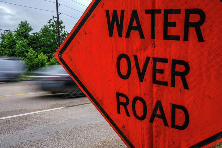 Torrential downpours bring street flooding, road closures to Brazoria ...