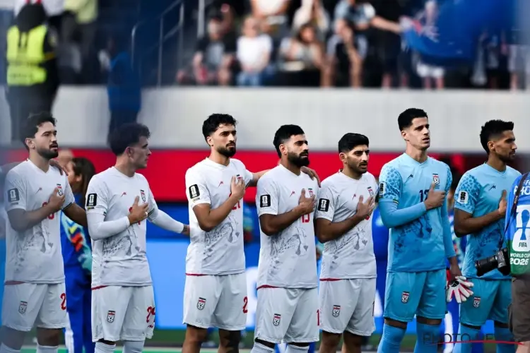 Gianni Infantino brengt bezoek aan Iraanse kleedkamer, bondscoach neemt ...
