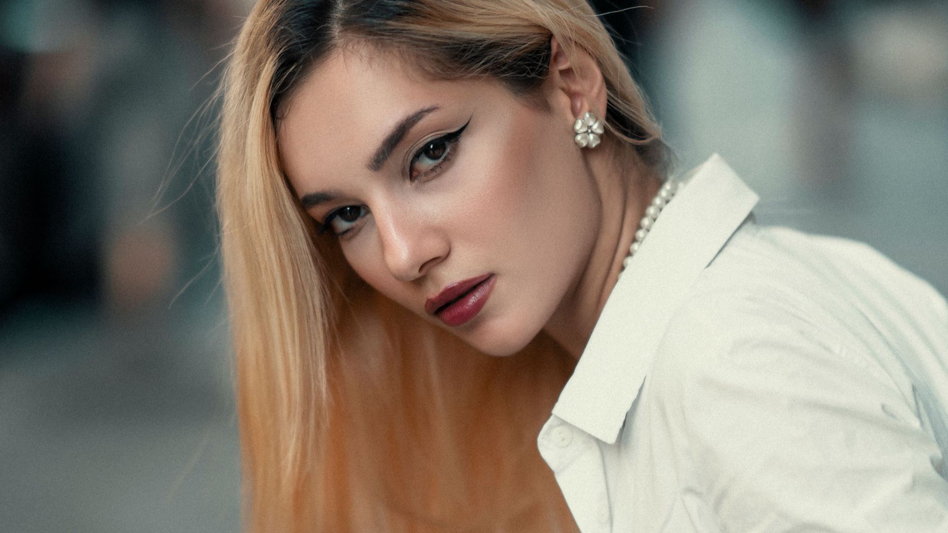 10 things women wear that signal elegance & 10 that signal chaos