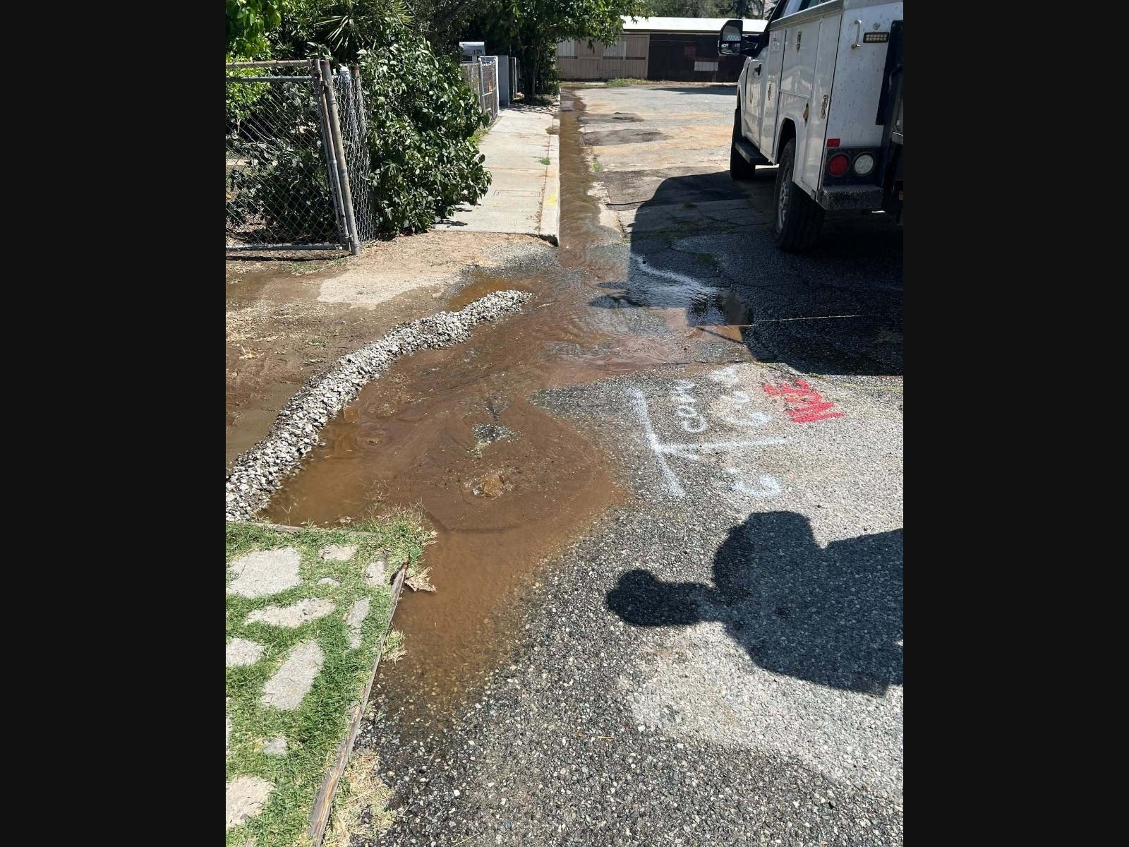 Crews clean up after water main break in Banning