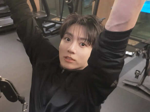 Why did BTS' Jungkook always hide his eyes behind his bangs in school ...