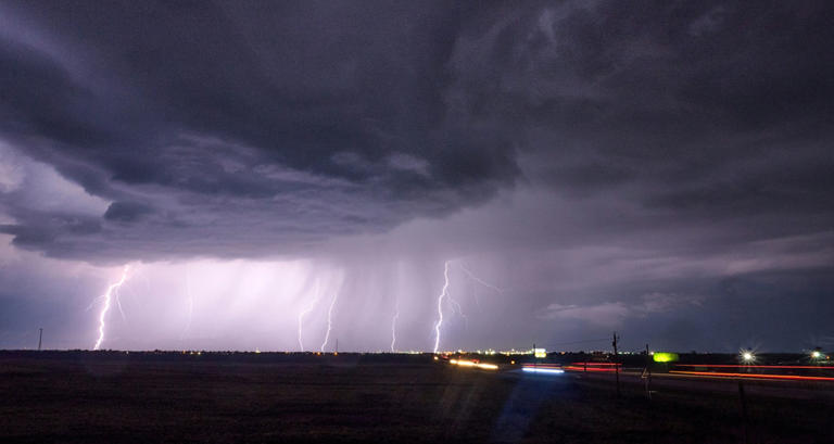 90+ km/h: Damaging wind and nocturnal severe storm risk in southern Ontario