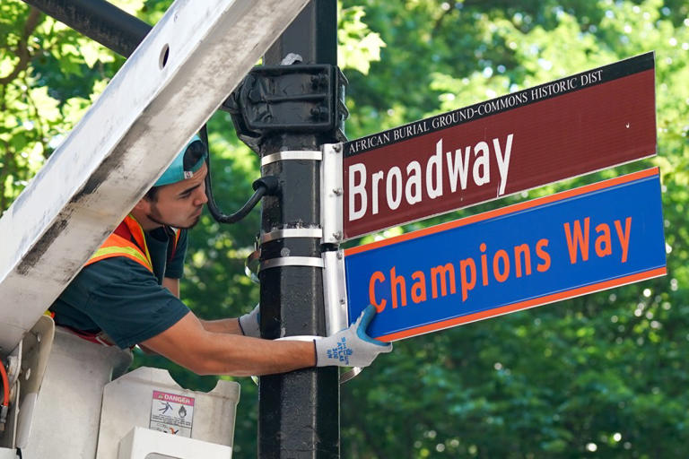 Desperate Knicks fans pay line sitters big bucks to hold prime spots ...