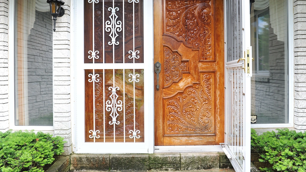 Experts urge simpler front doors to improve curb appeal
