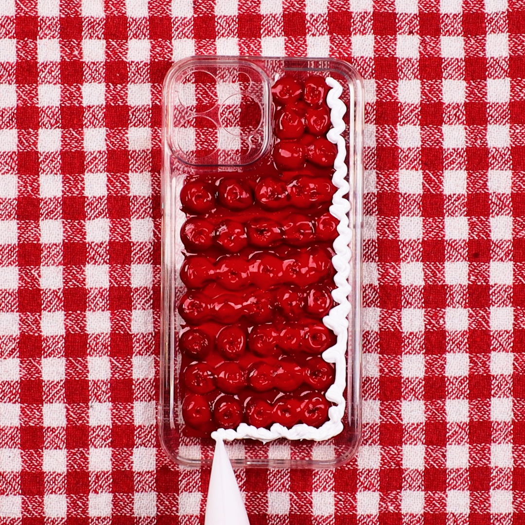¡Hazlo tú mismo! Funda de móvil inspirada en una tarta de cerezas 🍒