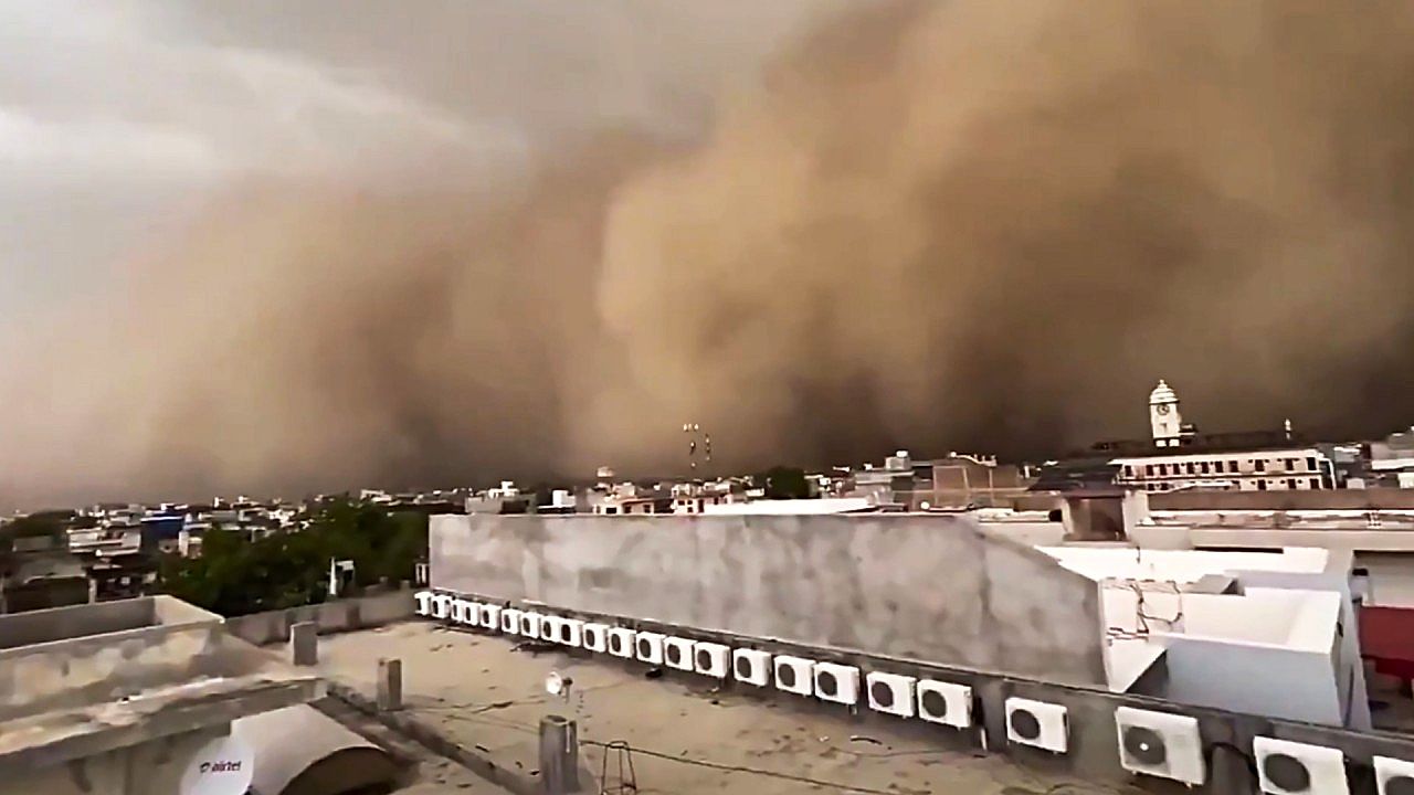 Massive dust storm turns day into night in stunning scenes from India