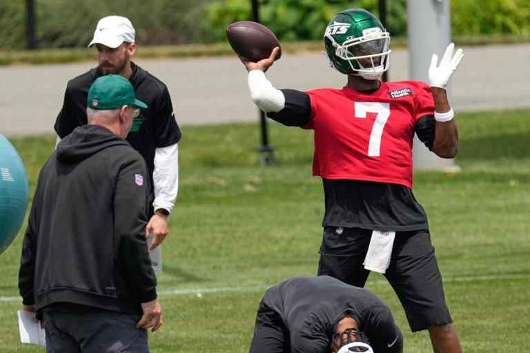 Jets offensive coordinator Frank Reich raves about QB Geno Smith's ...