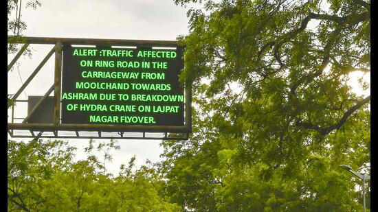 Delhi Traffic Police installs 92 digital signboards to provide real ...