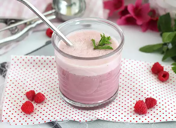 Milkshake vegan à la framboise et à la menthe