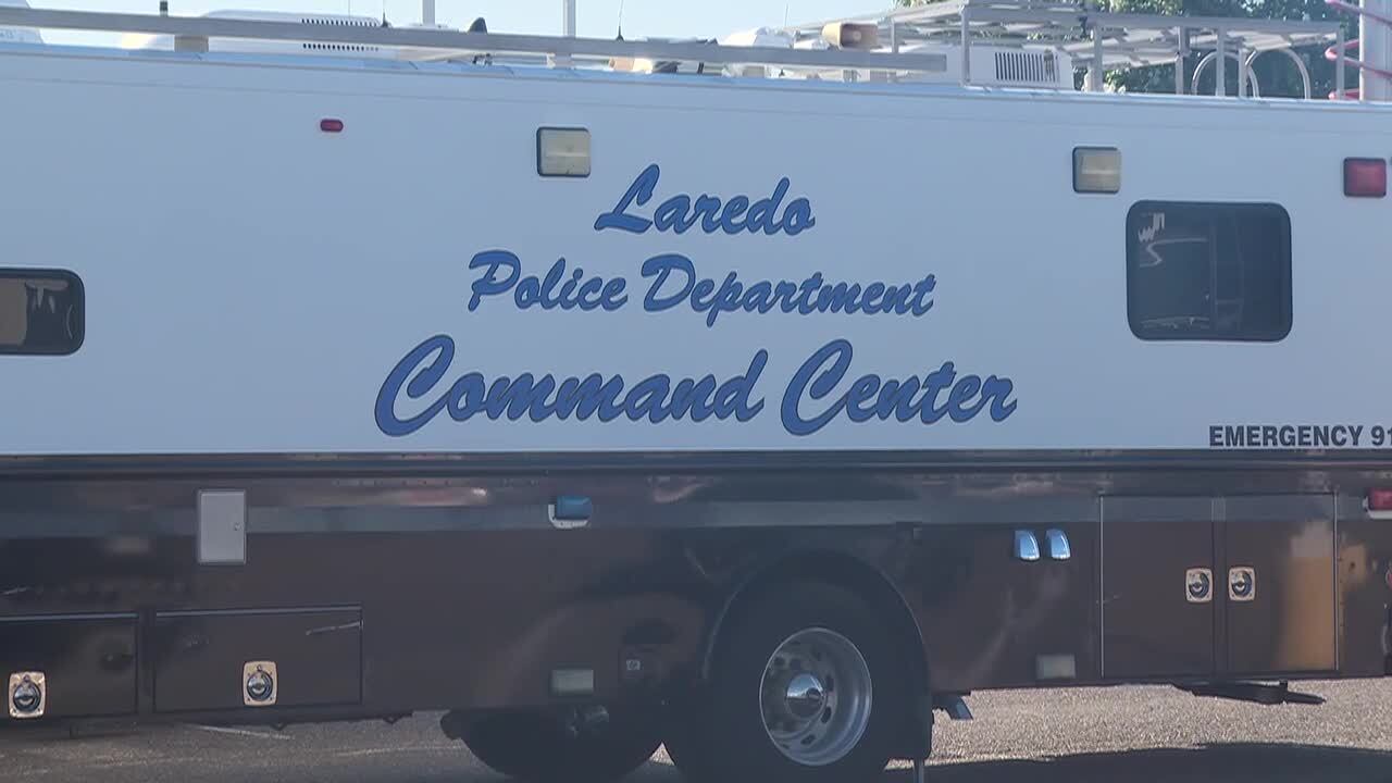 Laredo police set up command post near deadly plane crash site