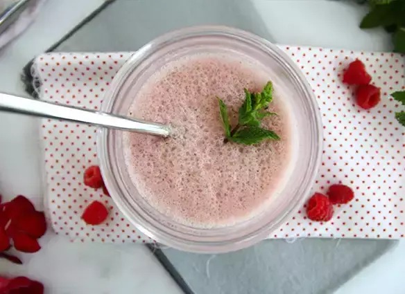 Milkshake vegan à la framboise et à la menthe