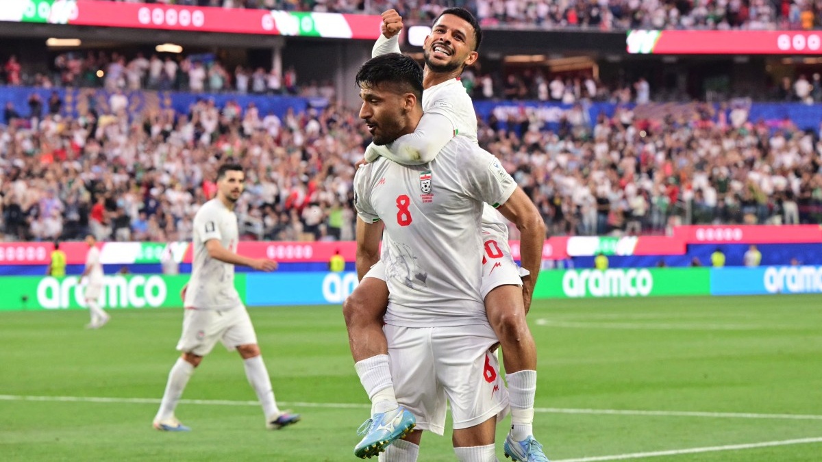 World Cup 2026: Heartwarming move! Iran national team gifts jerseys to ...