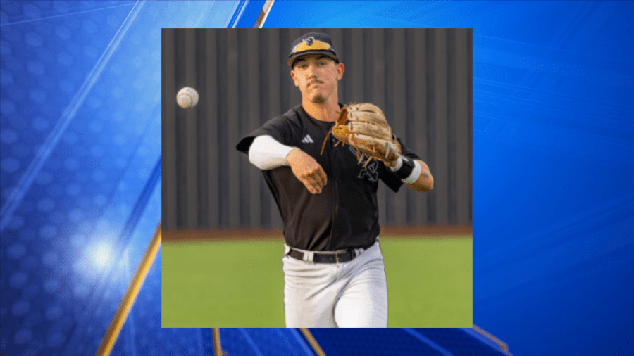 ESU Logan Meyers named to ABCA/Rawlings D2 Gold Glove Team