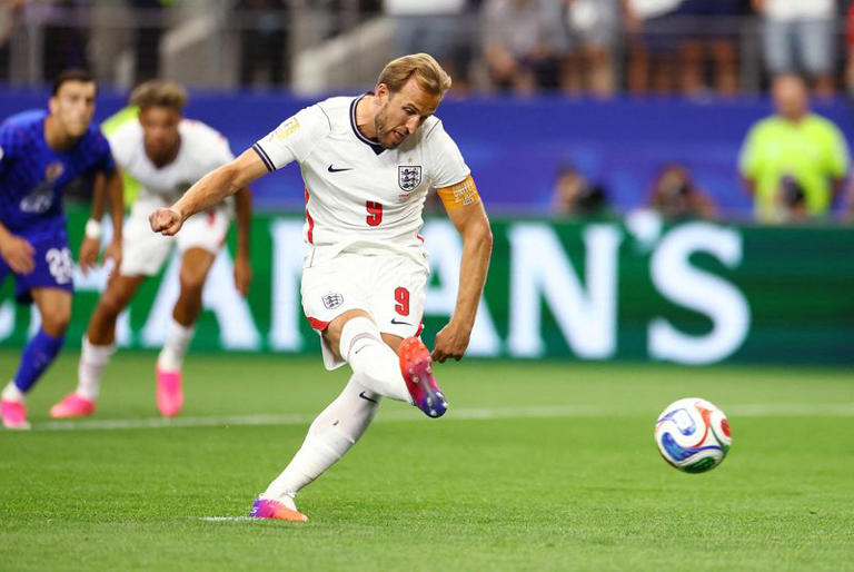 Soccer-Kane draws level with Lineker as England outgun Croatia
