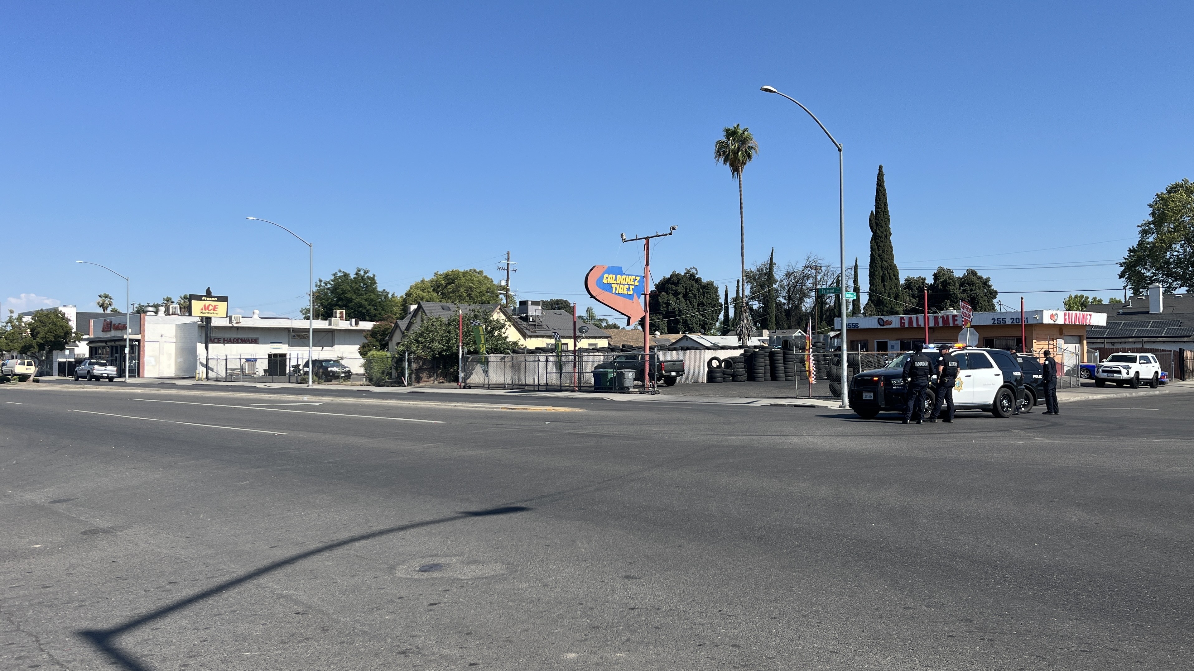 Heavy police presence for reports of armed man in east central Fresno ...
