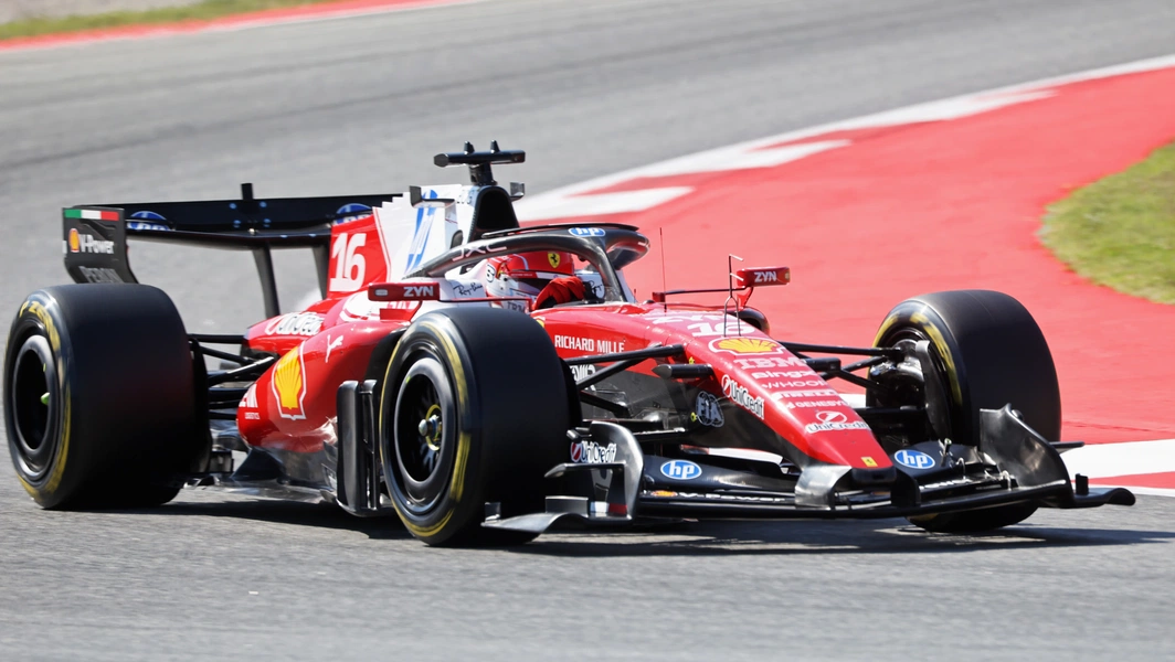 Mercedes to review team orders as Ferrari threat grows