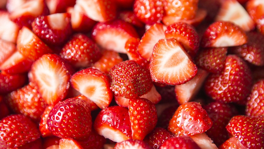 Strawberry cookies: ingredients, baking, and serving tips