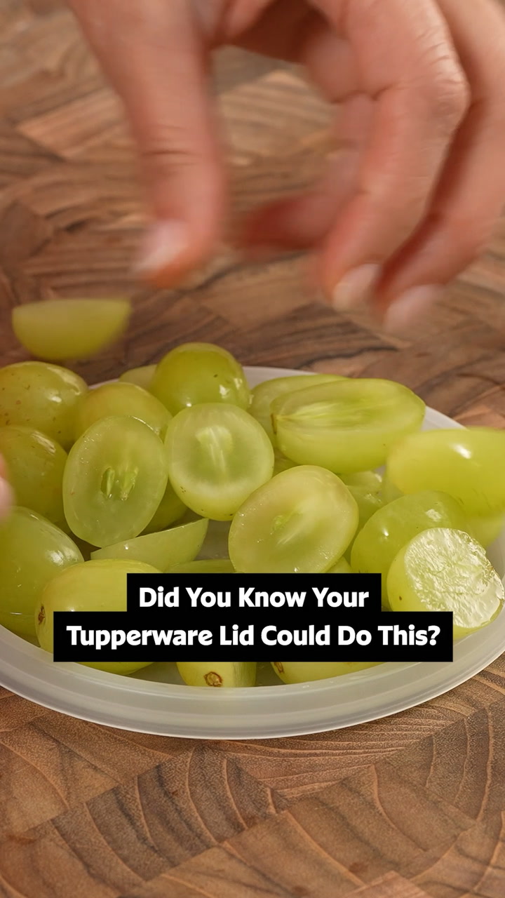 An easy hack to slice small fruits in the kitchen