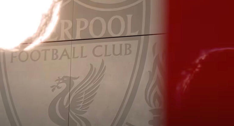 Liverpool beat Newcastle to sign Victor Muñoz