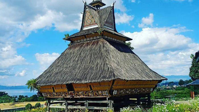 Rumah adat suku Karo: Mengenal jabu, filosofi, dan keunikan warisan ...