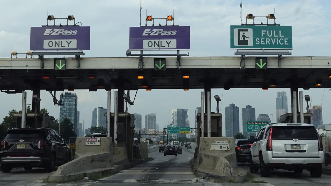 Evolving policies and debates on US toll roads