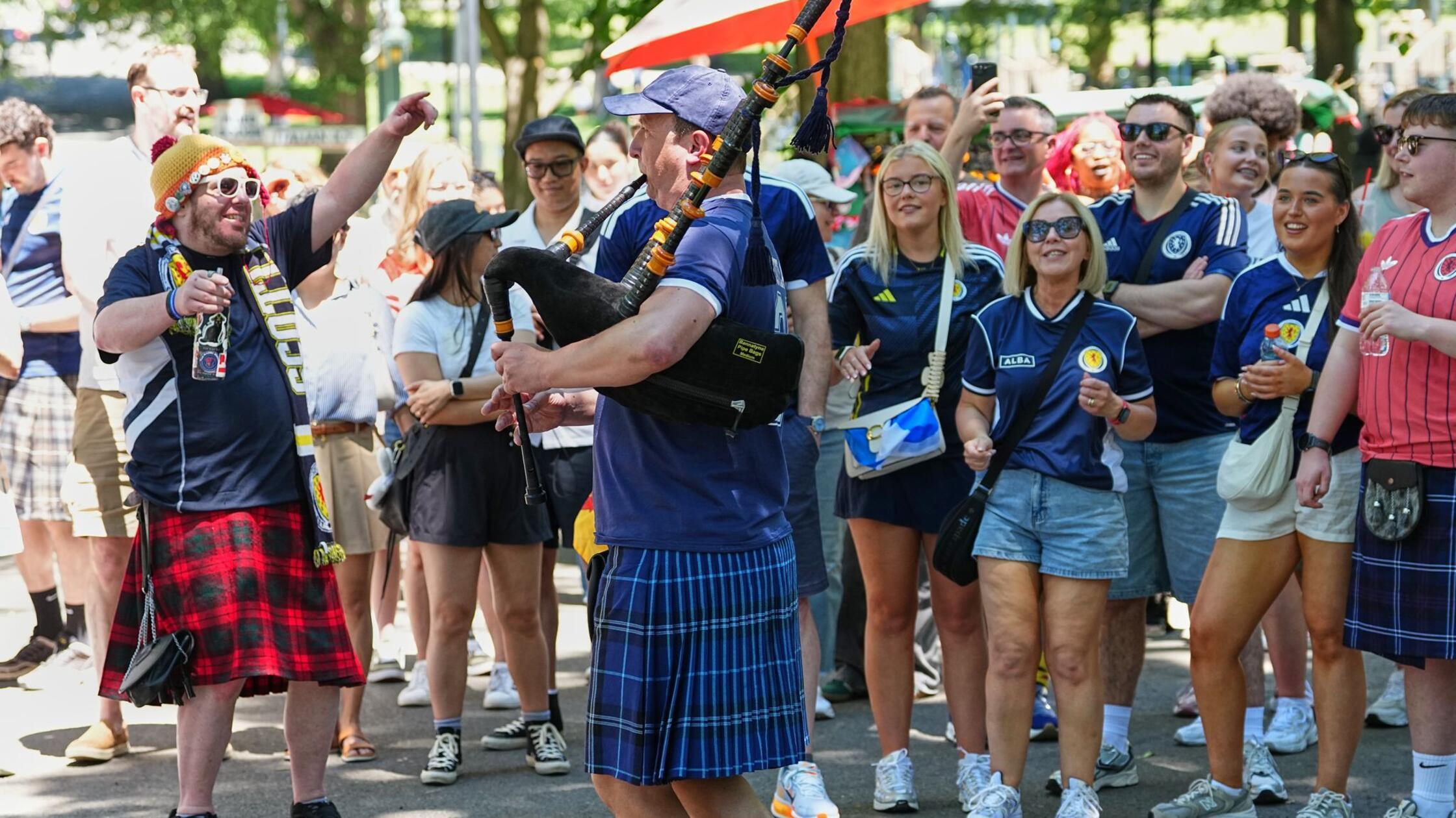 Schottland-Fans „trinken alles“: Geht Boston das Bier aus?