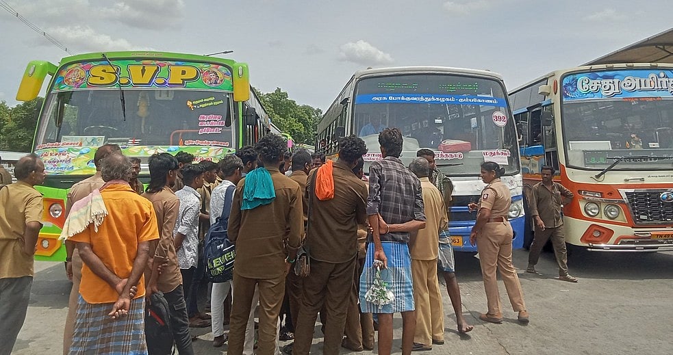 Mini-buses choke Thanjavur old bus stand