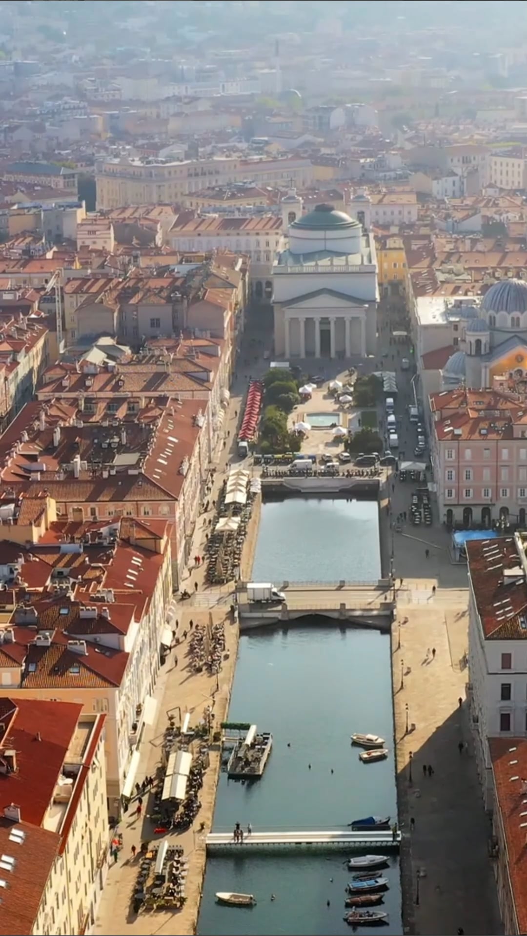 Volo con drone su Trieste: vista aerea del gioiello costiero d'Italia