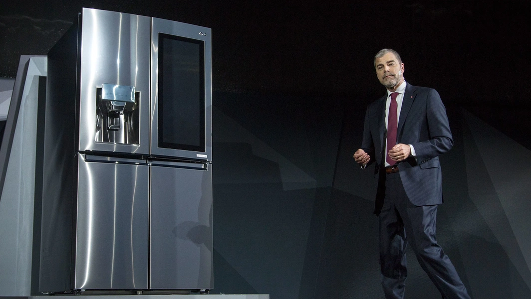 LG refrigerator features, reliability, and consumer feedback